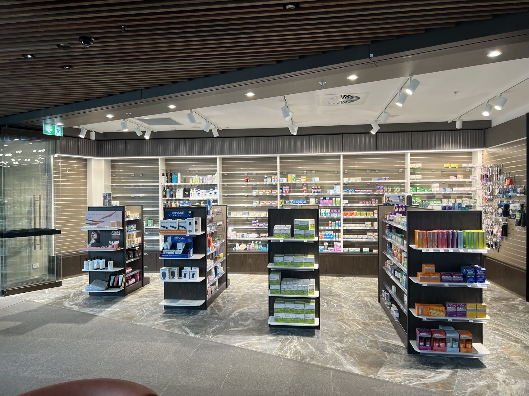 Quay Quater Pharnacy – PRE Shopfitting